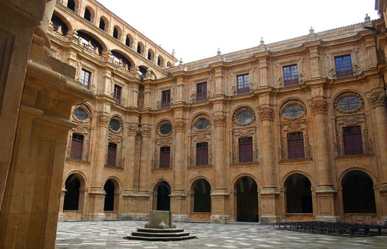 Guia Oficial de Turismo en Salamanca • La Clerecía